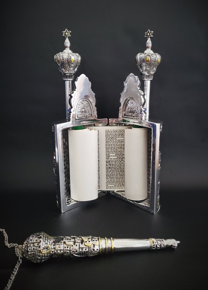 Small Sefer Torah – El Jardín De Breslev